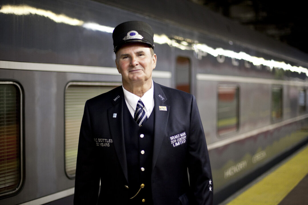 Historical Railroad Parade of Trains at Grand Central | The Epoch Times