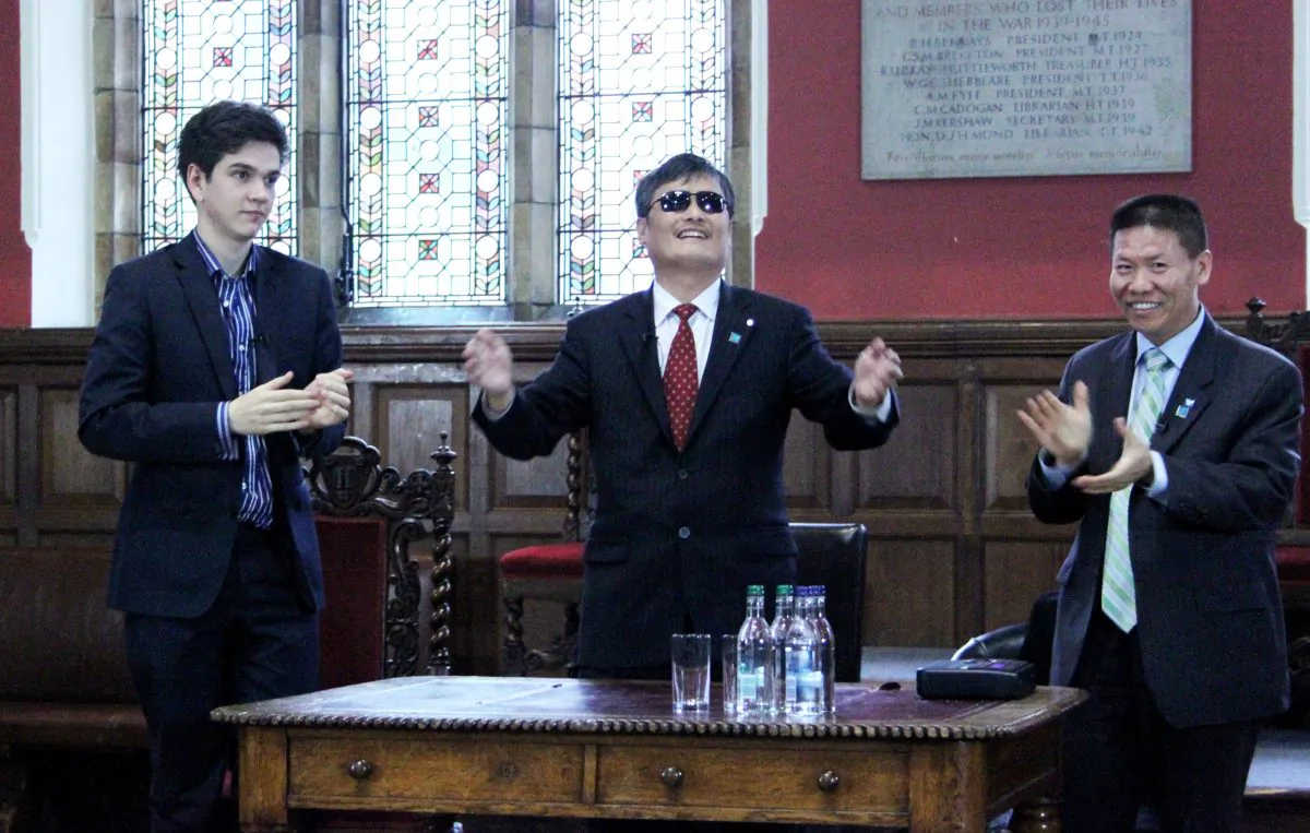 Blind Dissident Chen Guangcheng Given Award, and a Warning