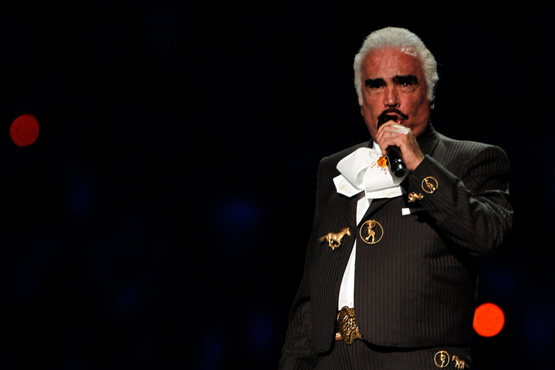 Vincente Fernandez Hospitalized: Mexican Singer Has Pulmonary ...