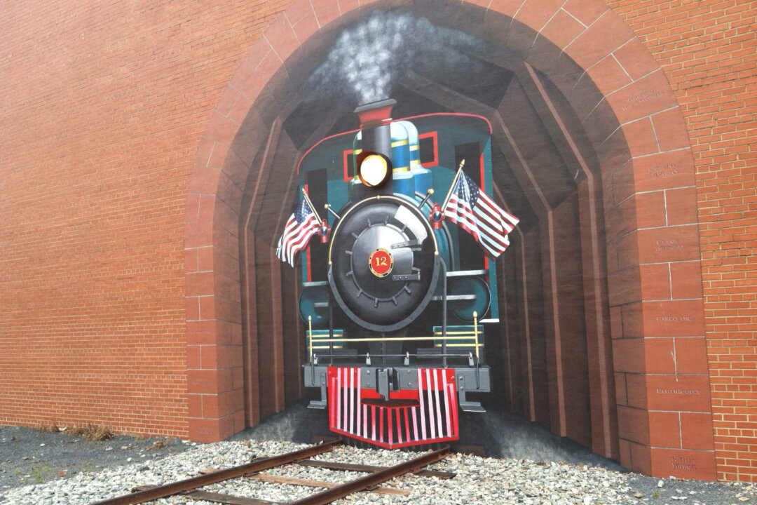 The Train Project: Artist Gives Train Mural to Small Home Town | The ...