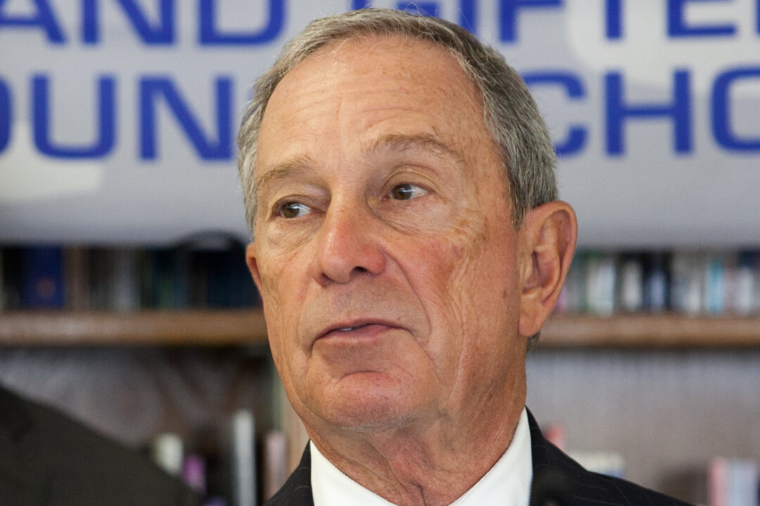 Times Square Shooting: Bloomberg Discusses NYPD Shooting of Bystanders ...