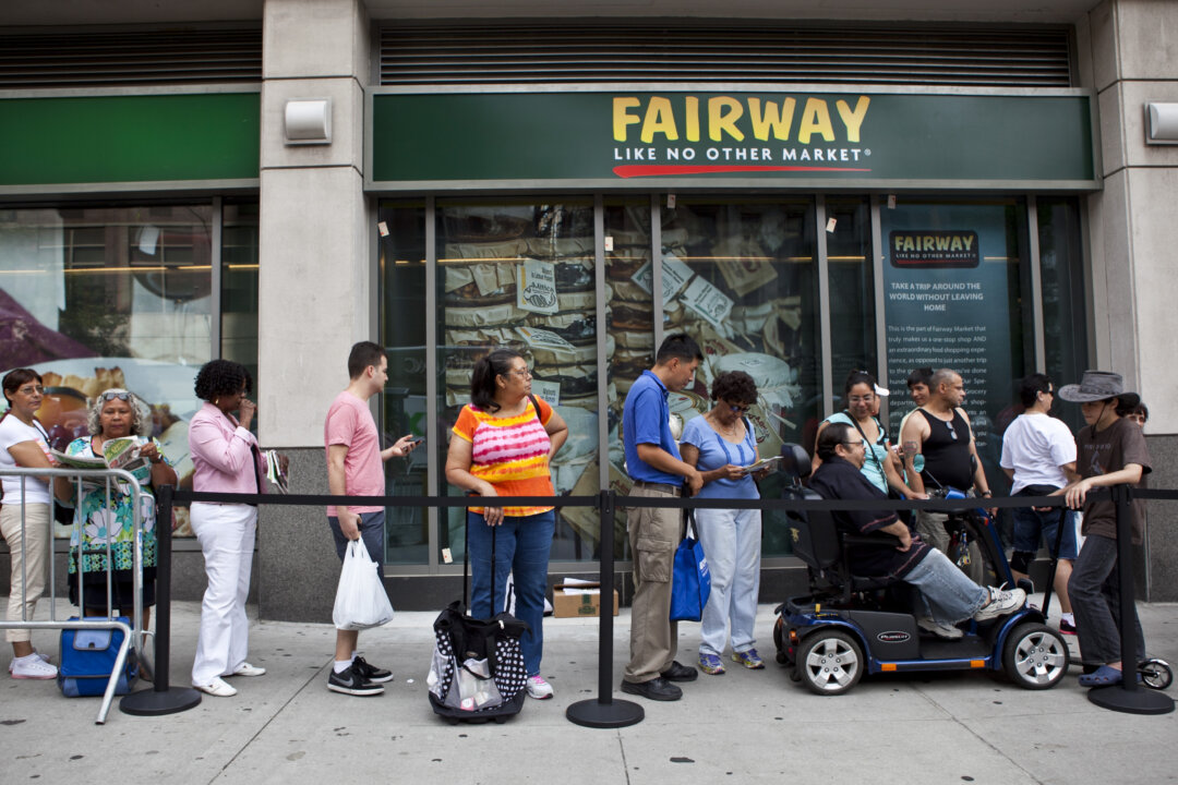 Fairway Opening Near World Trade Center | The Epoch Times