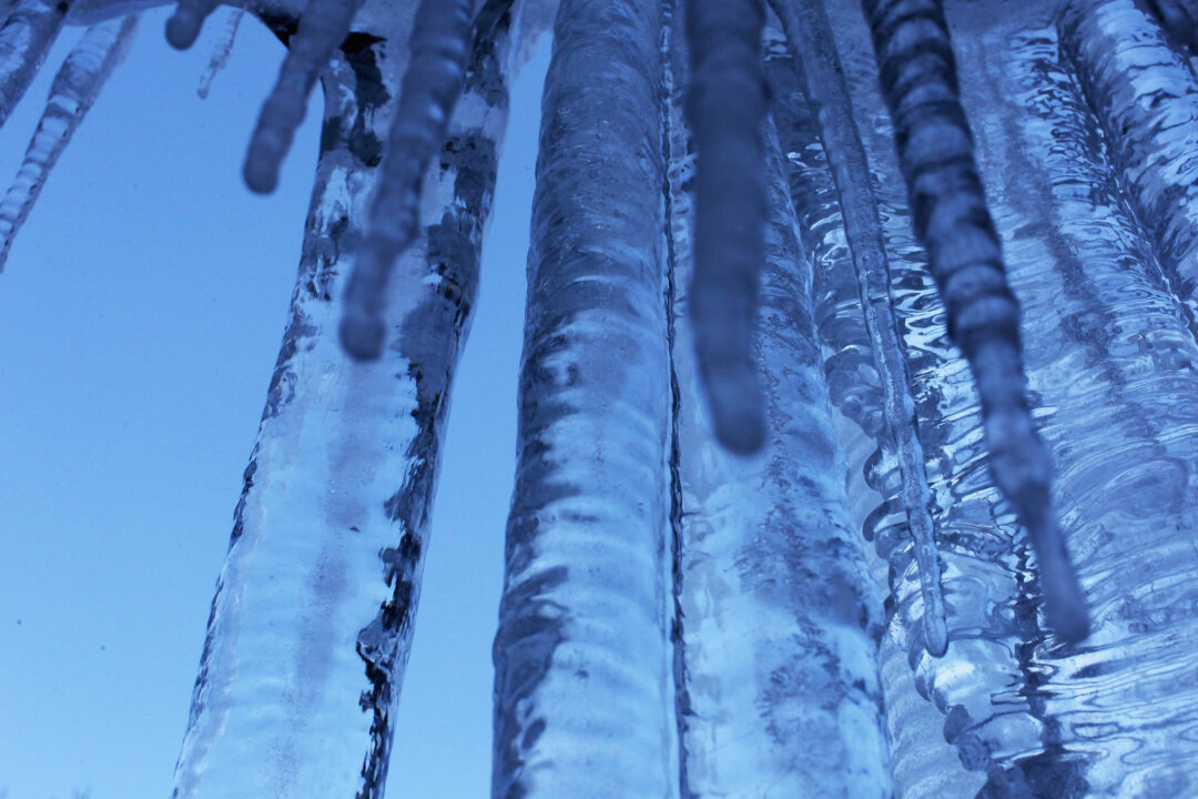 How Water Purity Affects the Formation of Icicles | The Epoch Times