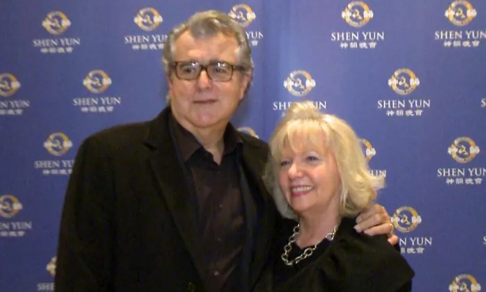 Shen Yun Dancers Leave Retired Dancer in Awe