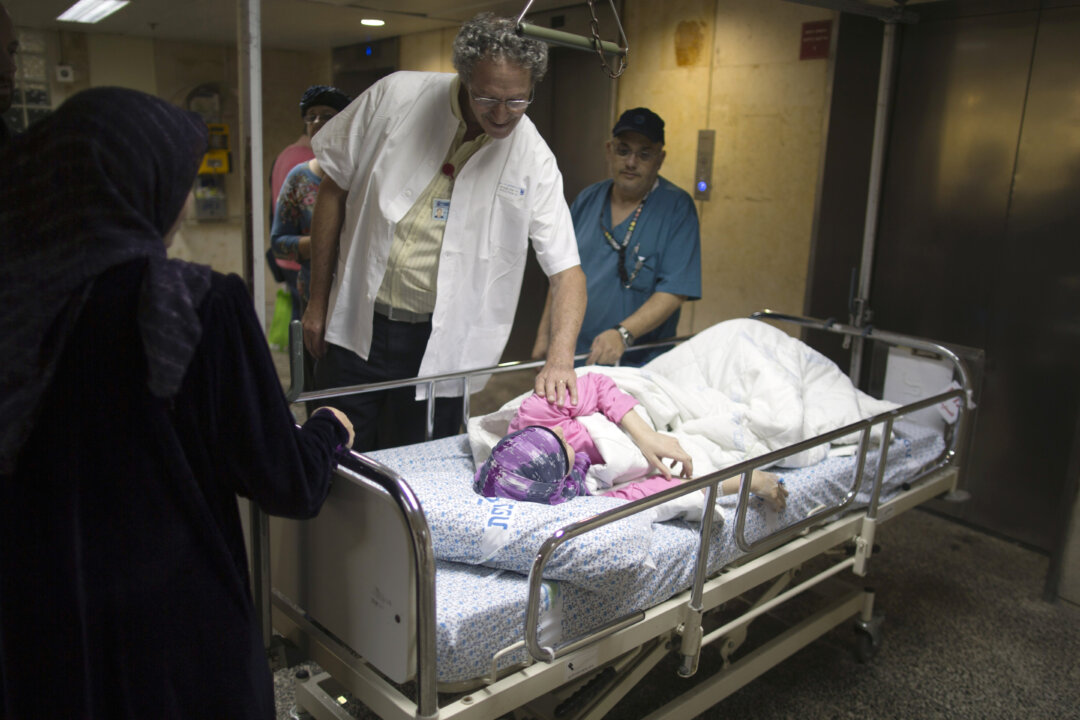 Syria Fighters Seize 5 Doctors Without Borders Staffers | The Epoch Times