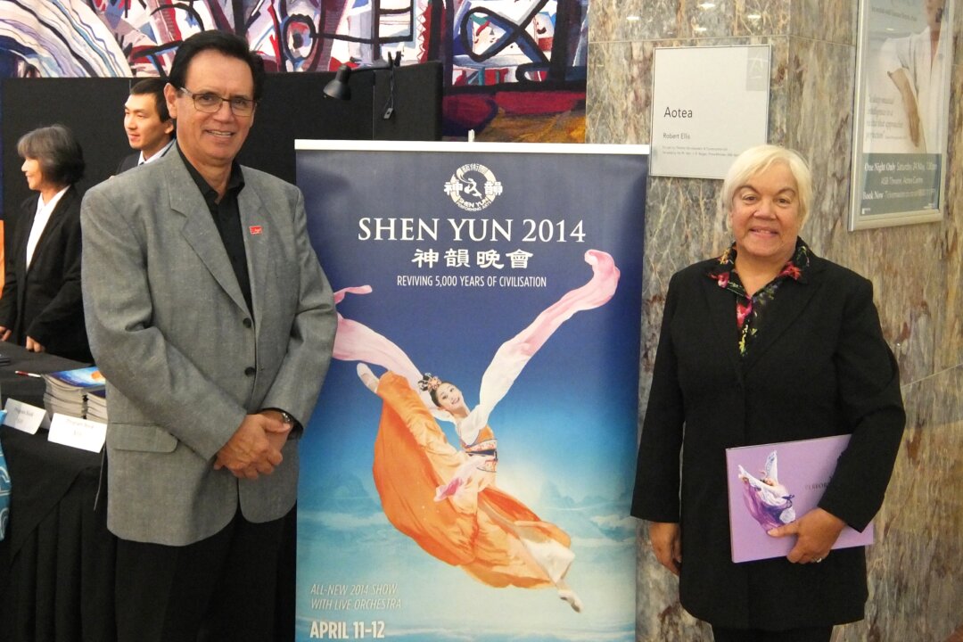 Business Owner’s Soul Touched by Shen Yun | The Epoch Times