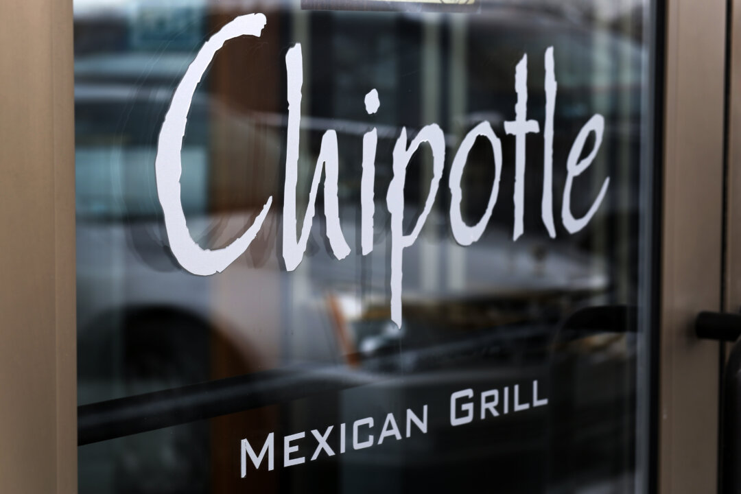 Chipotle Dog-Cat Meat Hoax: ‘Exposed Using Dog, Cat Meat In Food; Will ...
