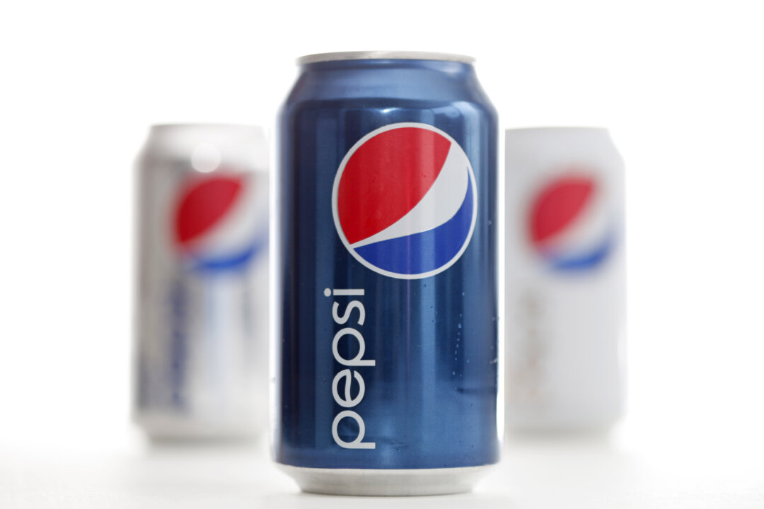 Coke, Pepsi ‘Used as Pesticides in India’ Meme Goes Viral; Unclear if ...