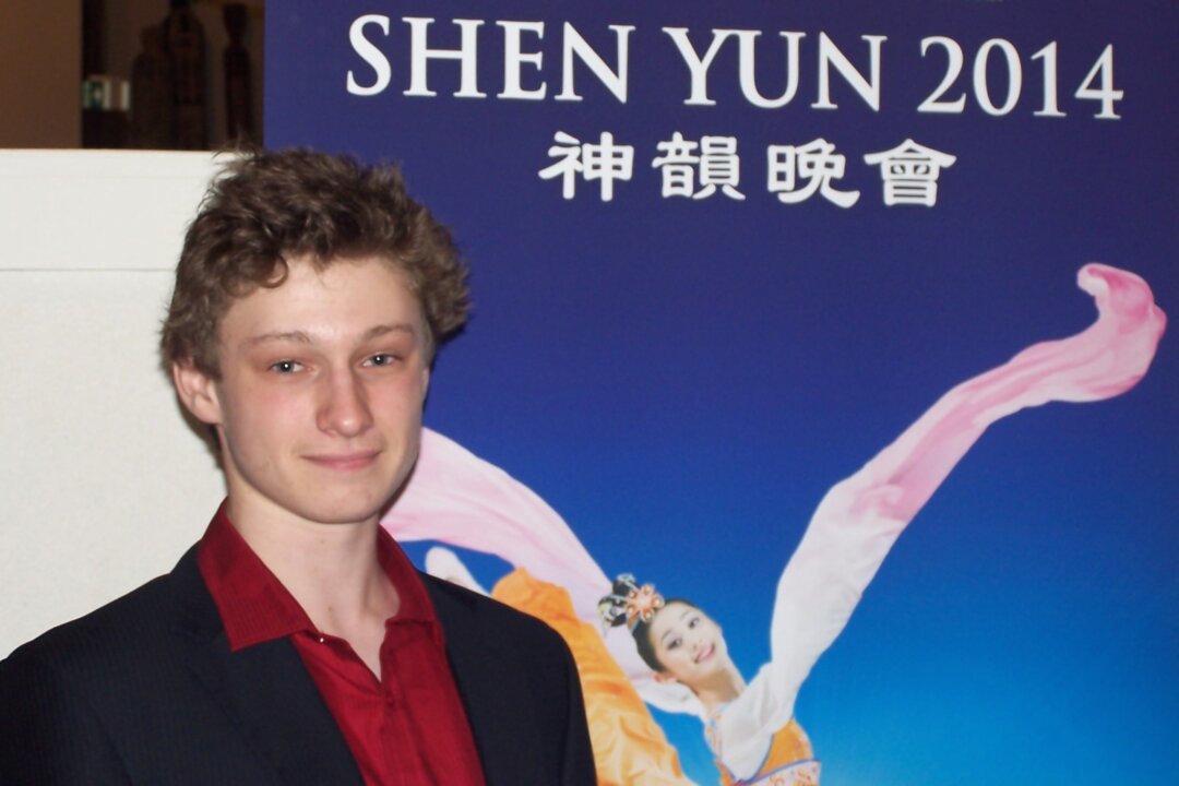 Sons of International Singer Captivated by Shen Yun | The Epoch Times