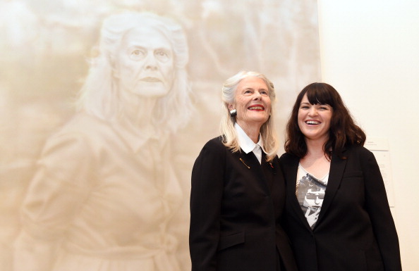 Fiona Lowry Wins Archibald for Portrait of Penny Seidler | The Epoch Times