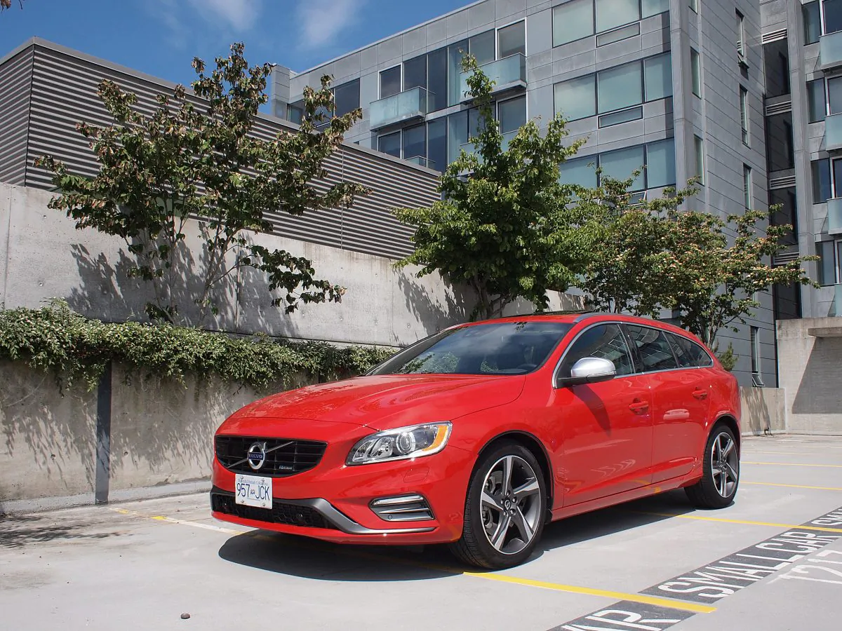 2015 Volvo V60 T6 R-Design