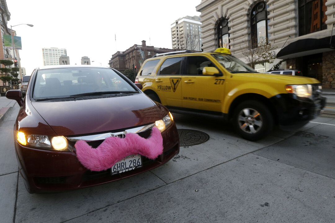 Taxi Industry Welcomes Upstarts | The Epoch Times
