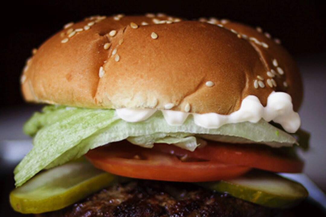 Here Comes the Burger, Canadian Style | The Epoch Times