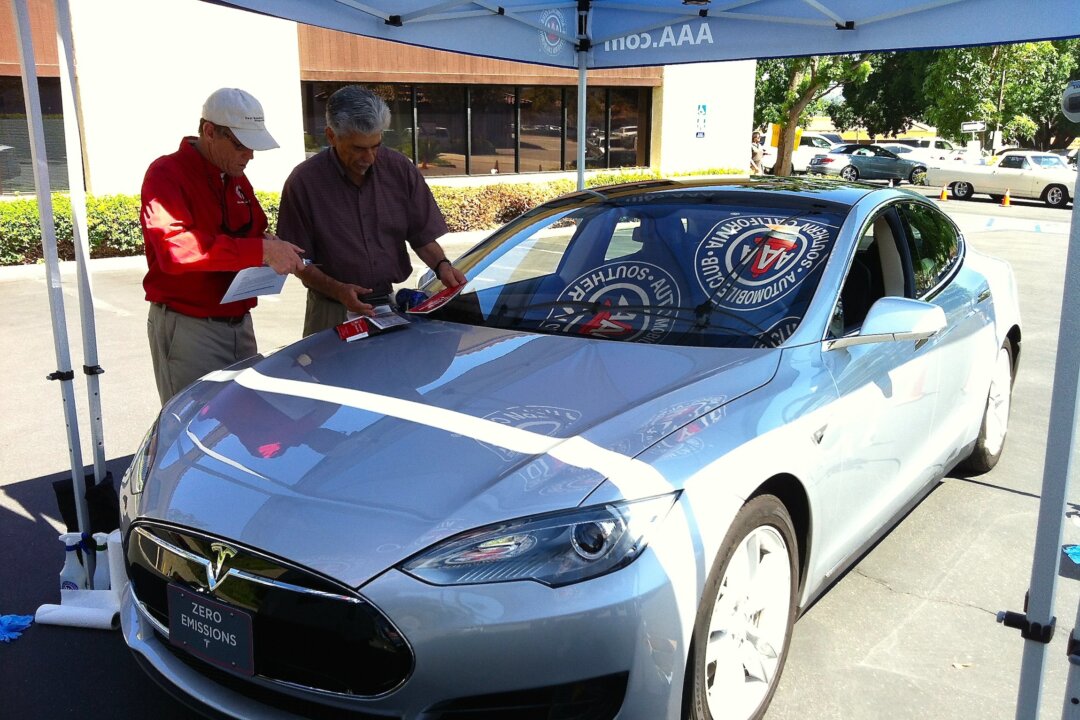 Fighting Car Theft With VIN Etching | The Epoch Times