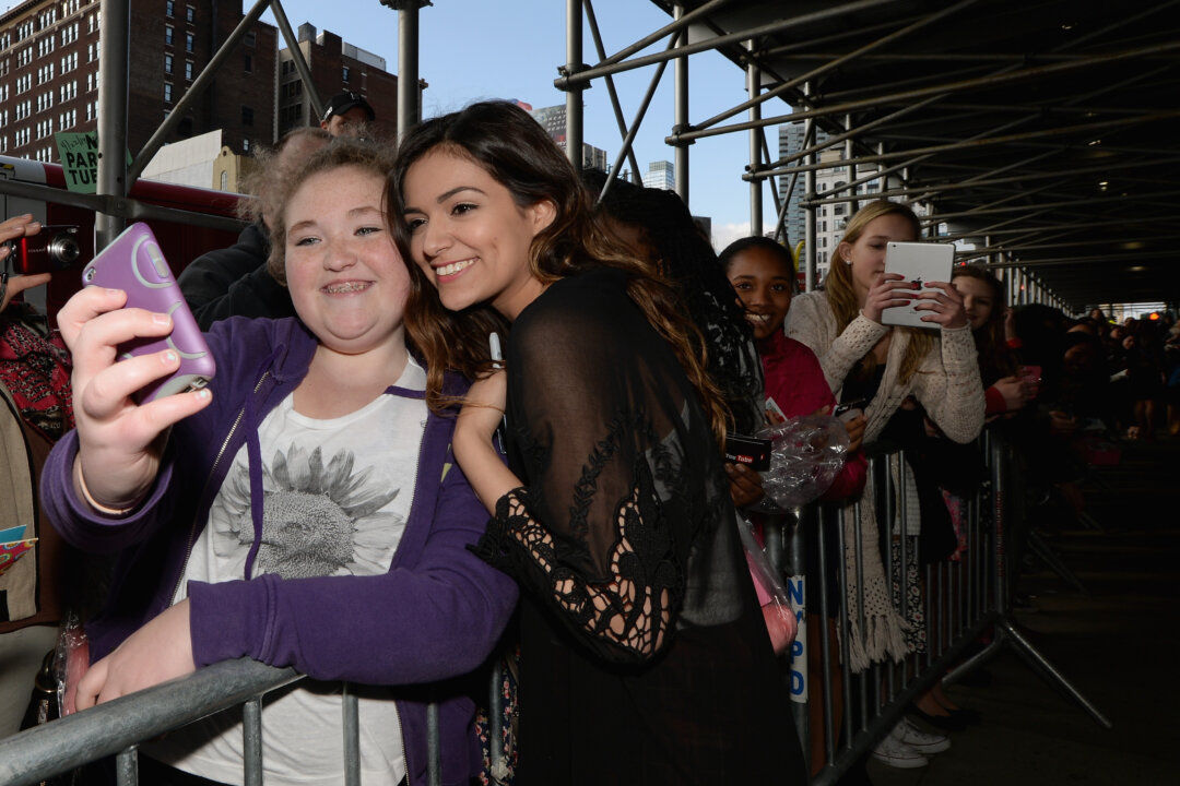 Dancing with the Stars Season 19 Cast: Spoilers Say Bethany Mota, Alfonso Ribeiro, Tommy Chong ...