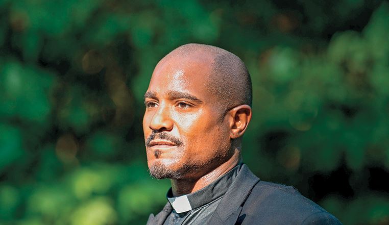 Father Gabriel in Walking Dead Season 5, Episode 2, Video Preview ...