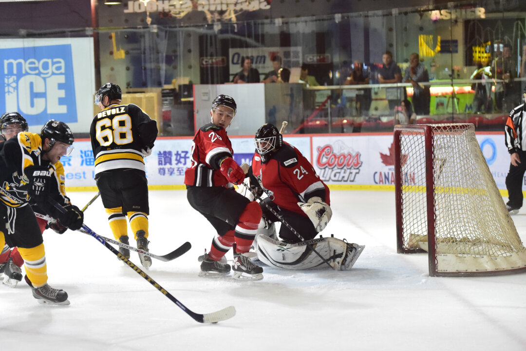 Tycoons and Aces Display Their Goal Scoring Skills | The Epoch Times