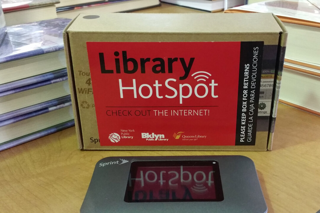 FCC to Consider Mobile Hot Spot Program for Low-Income Learners | The Epoch Times