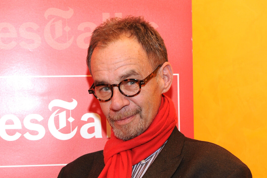 David Carr’s First Big Scoop Could Have Been Written Today | The Epoch ...