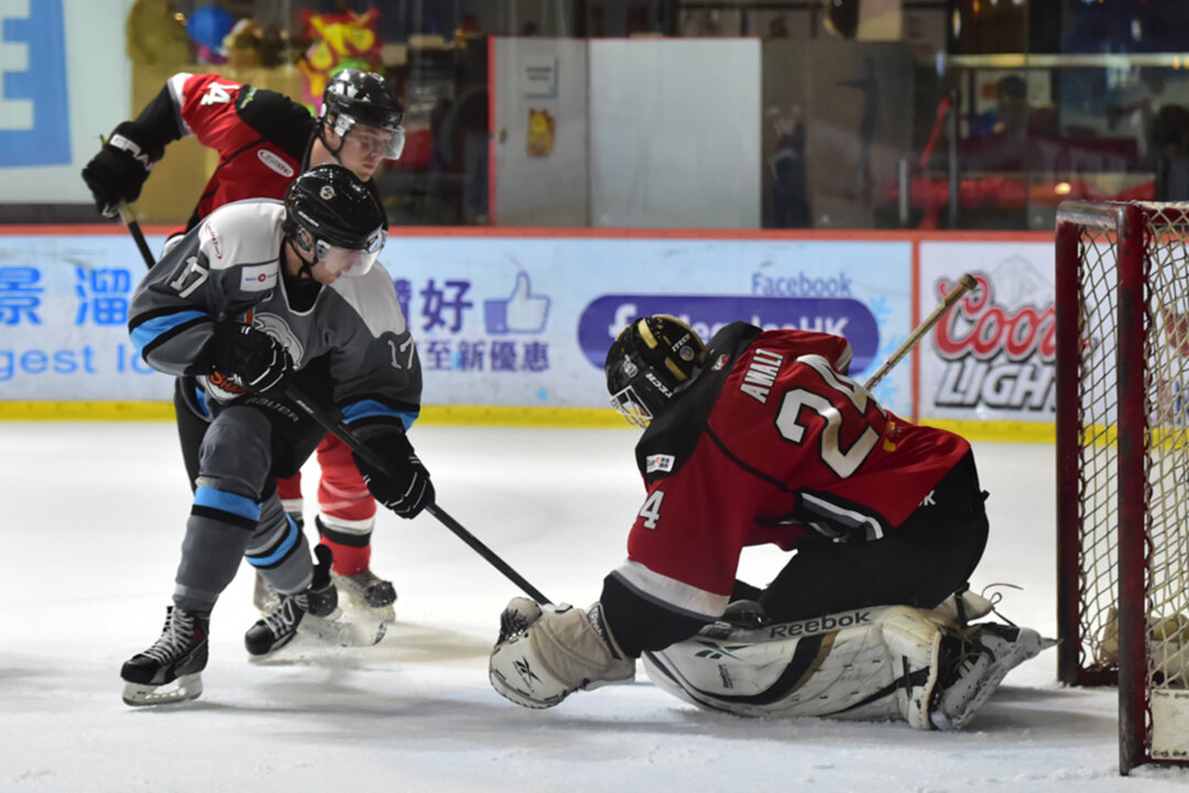 Underdogs Prevail in First Round of Playoffs | The Epoch Times