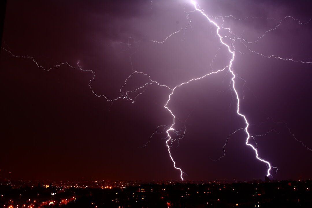 Some Truths About Lightning: When Thunder Roars, Go Indoors | The Epoch ...