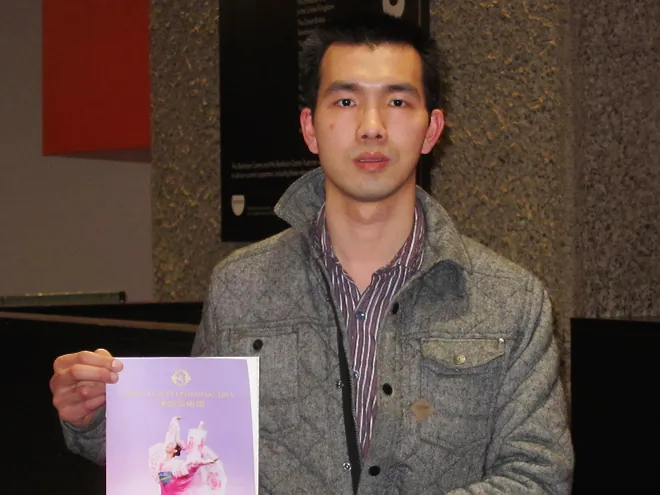 Chinese Exile in London Amazed by Shen Yun