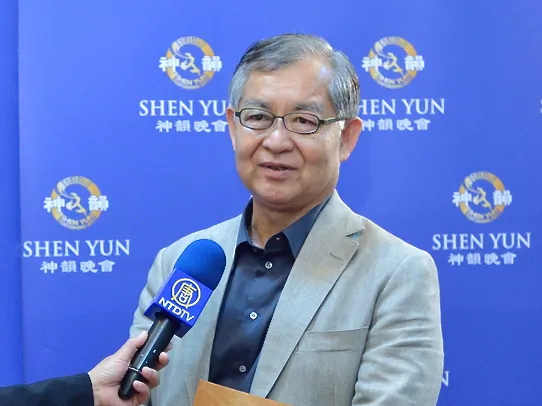 Shen Yun’s Dazzling Costumes Refreshing and Delightful