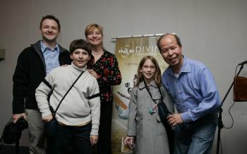 Distinguished Scholar Feels Compassion for Conductor | The Epoch Times