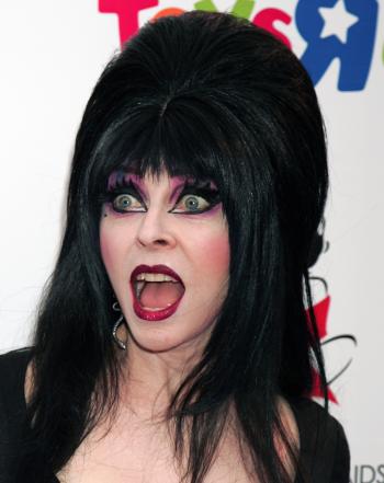 Elvira to Make 26-Episode, Late-Night Comeback | The Epoch Times