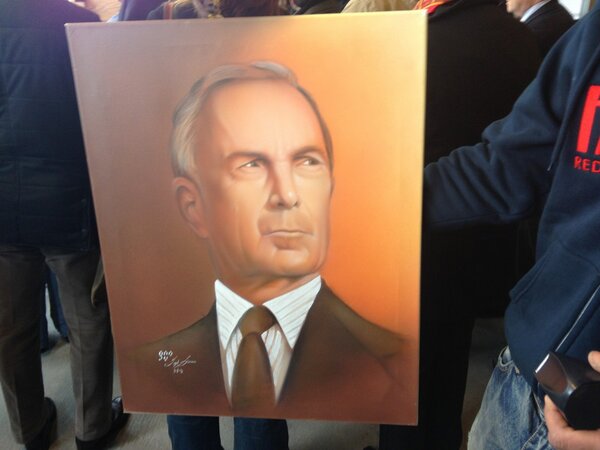 Bloomberg Receives Airbrushed Portrait of Himself | The Epoch Times