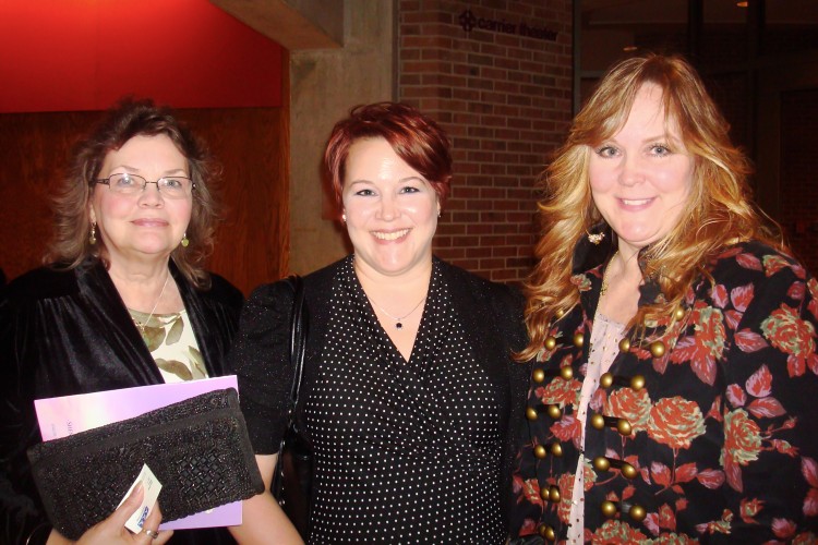 Artist Enjoys Colors in Shen Yun | The Epoch Times