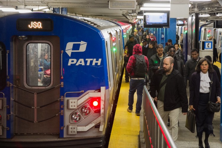 PATH to Set Ridership Record in 2012 | The Epoch Times