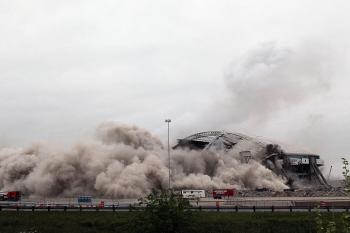 Crowd Gathers To Watch Texas Stadium Demolition | The Epoch Times