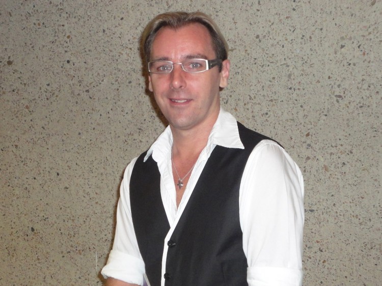 Shen Yun Gives Art Gallery Owner a Surreal Experience | The Epoch Times