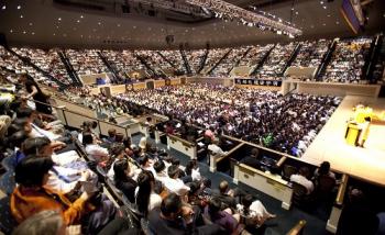 Founder of Falun Dafa Speaks at Conference | The Epoch Times