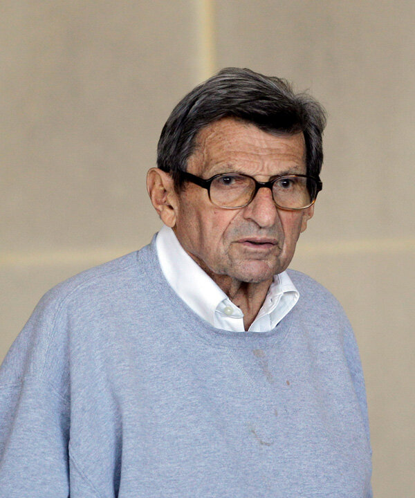 Joe Paterno: A Legend Retires | The Epoch Times