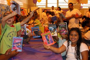 New Program Brings Books to 10,000 Children | The Epoch Times