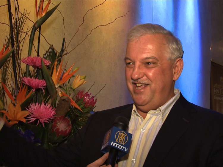 Professor Enjoys Colours of Shen Yun | The Epoch Times