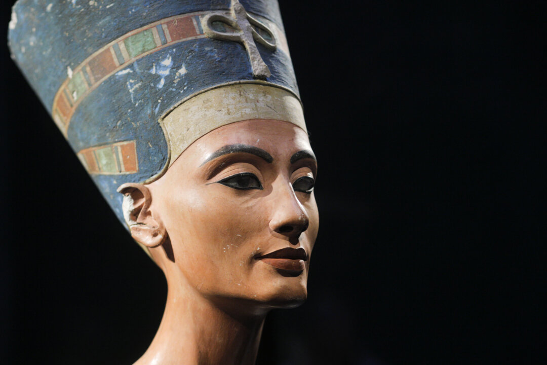 Expert With New Theory on Nefertiti's Tomb Invited to Egypt | The Epoch Times