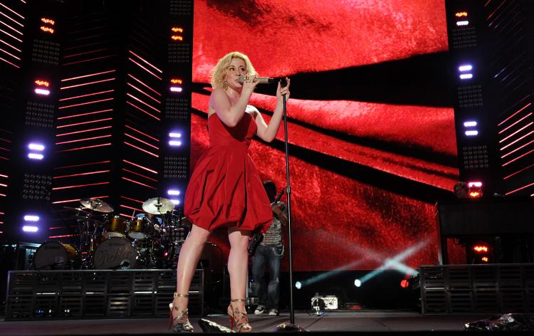 Kellie Pickler Performs for the 1st Time Following Husband’s Death Last ...