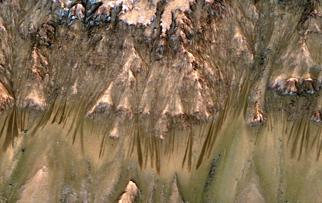 NASA: Streaks of Salt on Mars Mean Flowing Water, and Raise New Hopes ...