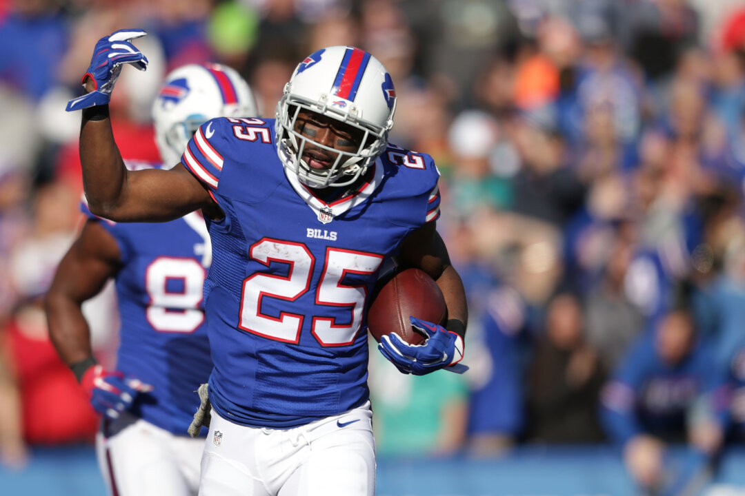 NFL Running Back LeSean McCoy Accused of Beating Girlfriend, Son in ...