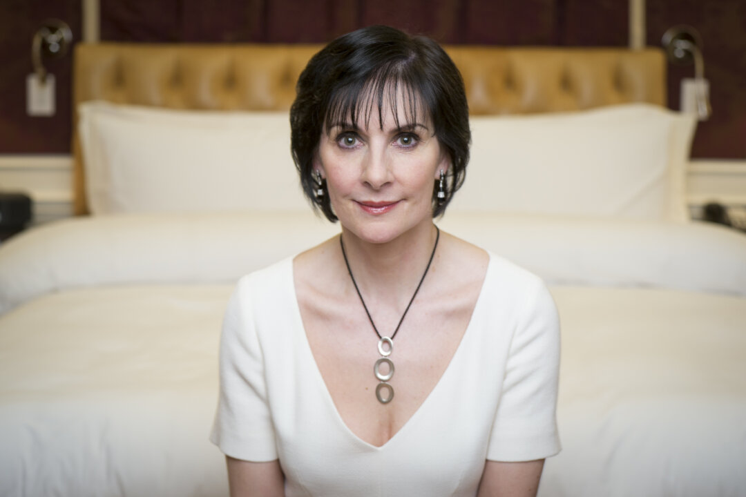 Enya Returns With Ethereal Style She’s Made Her Own | The Epoch Times