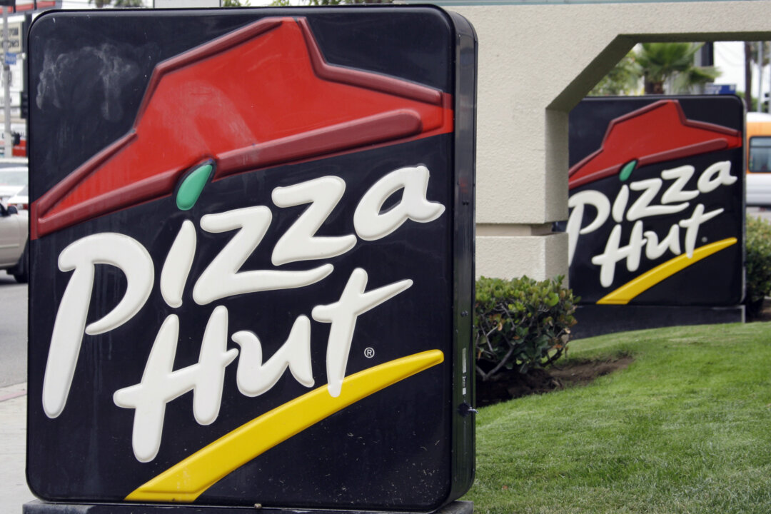 Pizza Hut to Lay Off Hundreds Due to California’s Fast-Food Minimum ...