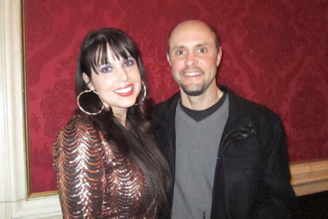 Former Singer Wondered Why Shen Yun is Banned in China | The Epoch Times