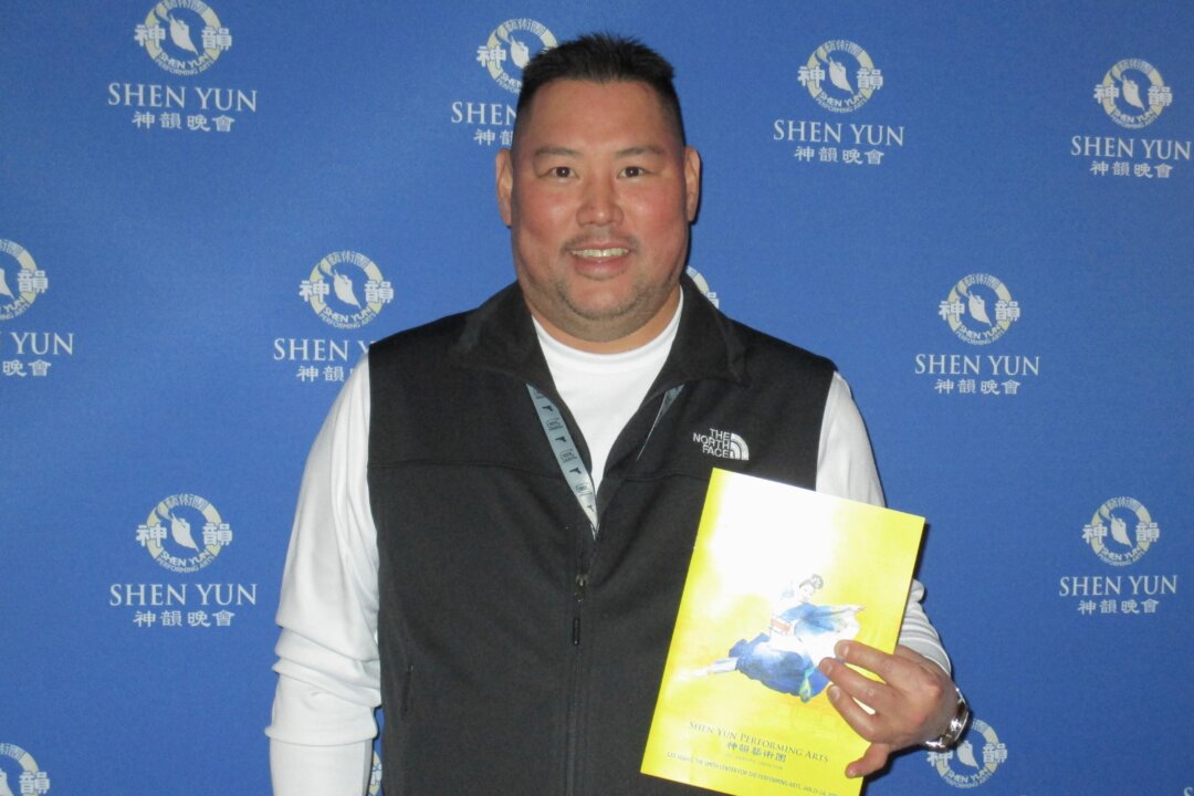 Shen Yun Makes Theatergoer Proud of His Heritage | The Epoch Times