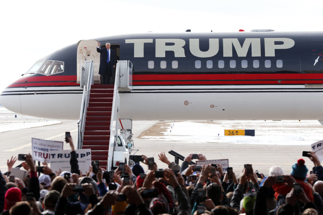 Watch Donald Trump’s Airplane Do a Flyby to the Theme From ‘Air Force ...