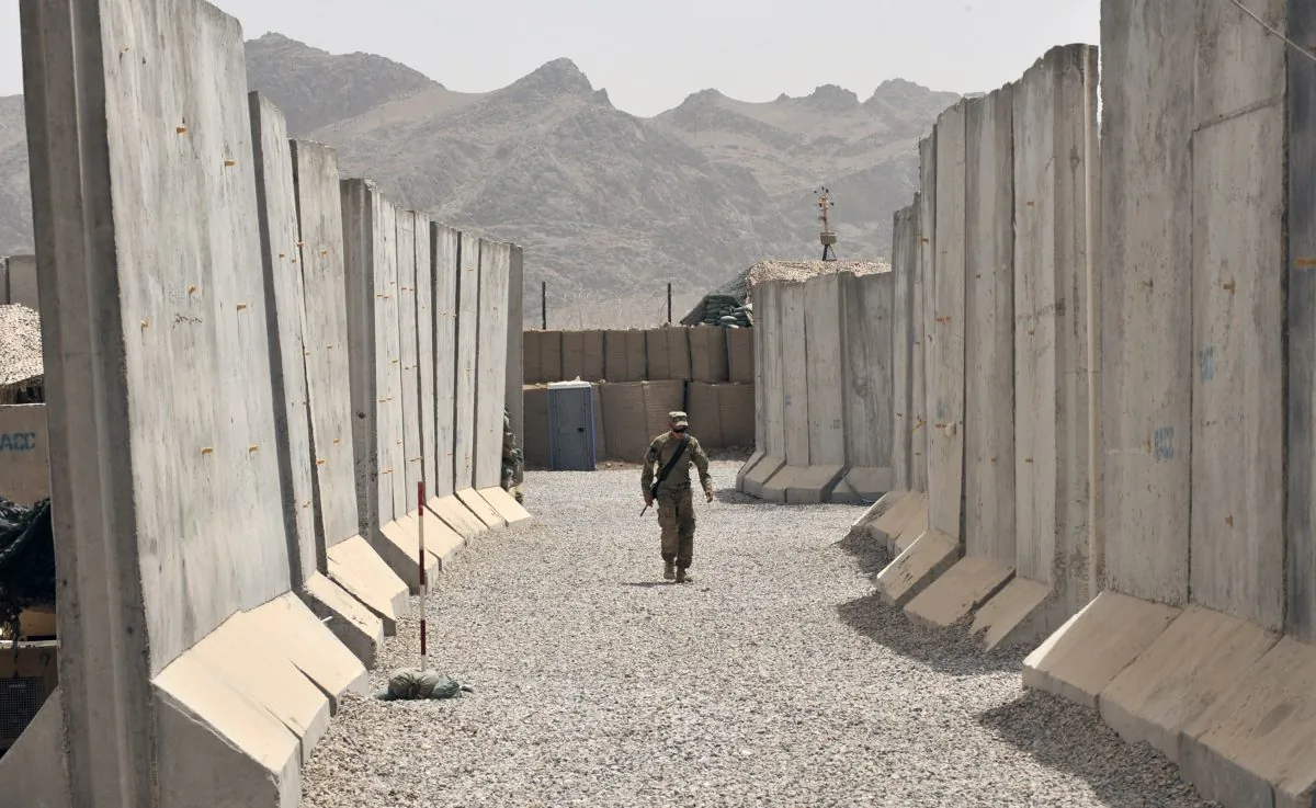 Iraq Building Wall, Trench Around Capital