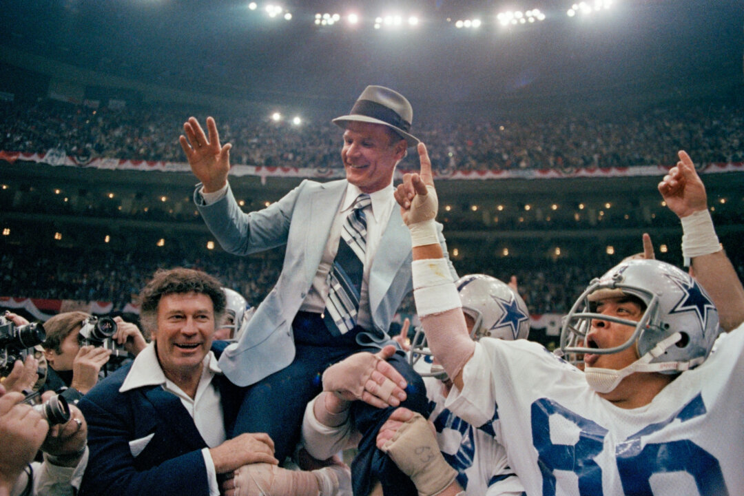 The Super Bowl’s Greatest Gate-Crasher Reveals His Trick | The Epoch Times