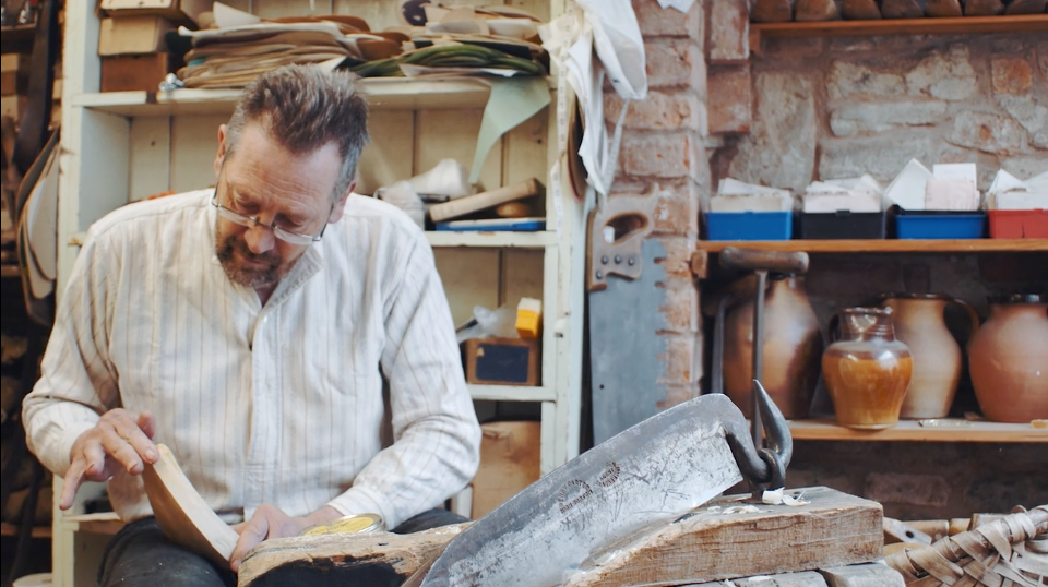 Britain’s Last Clog Maker Keeps a Traditional Craft Alive | The Epoch Times